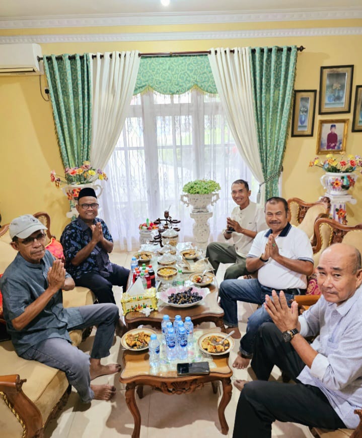 Sekretaris dan pengurus IKA FIA merajut silaturahmi dihari ke 5 idul ...